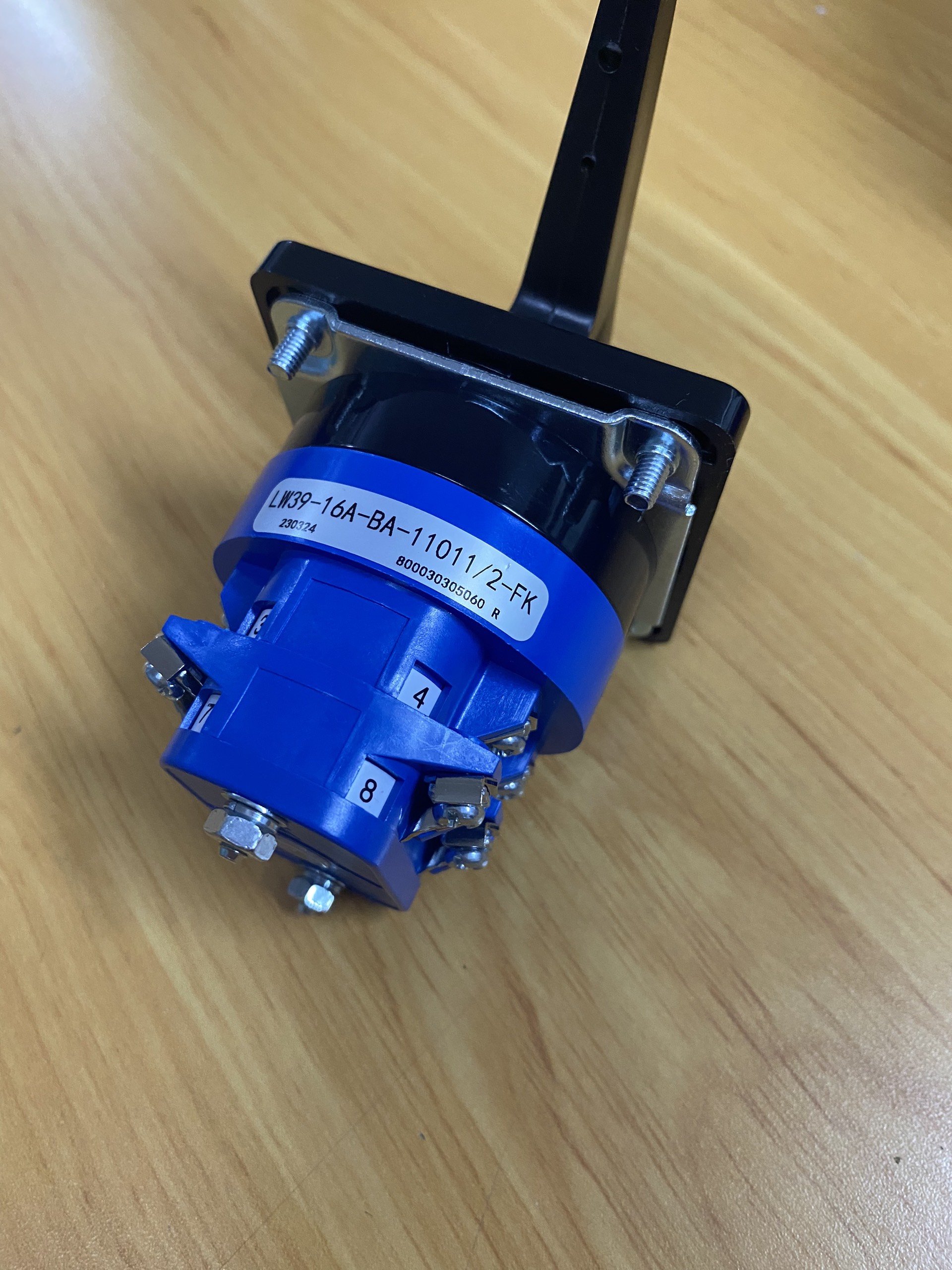 Công tắc chuyển mạch LW39-16A-BA-11011/2-FK – CÔNG TY TNHH TỰ ĐỘNG HÓA CÔNG NGHIỆP THỊNH PHÁT